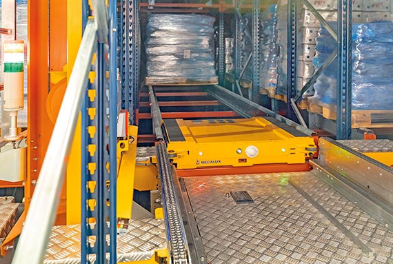 Automatisch Pallet Shuttle-systeem - Mecalux.nl